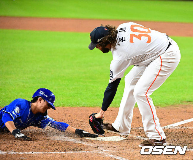 강습 타구 맞고도 멀쩡했다, 폰세 투혼이 한화 19년 만에 한국시리즈 이끄나…5이닝 9K 1실점 '삼성에 설욕' [PO5]