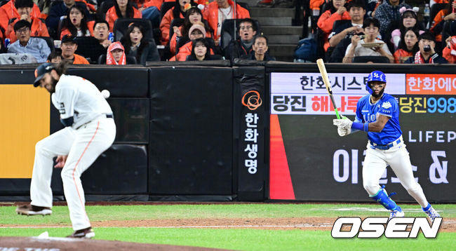 강습 타구 맞고도 멀쩡했다, 폰세 투혼이 한화 19년 만에 한국시리즈 이끄나…5이닝 9K 1실점 '삼성에 설욕' [PO5]