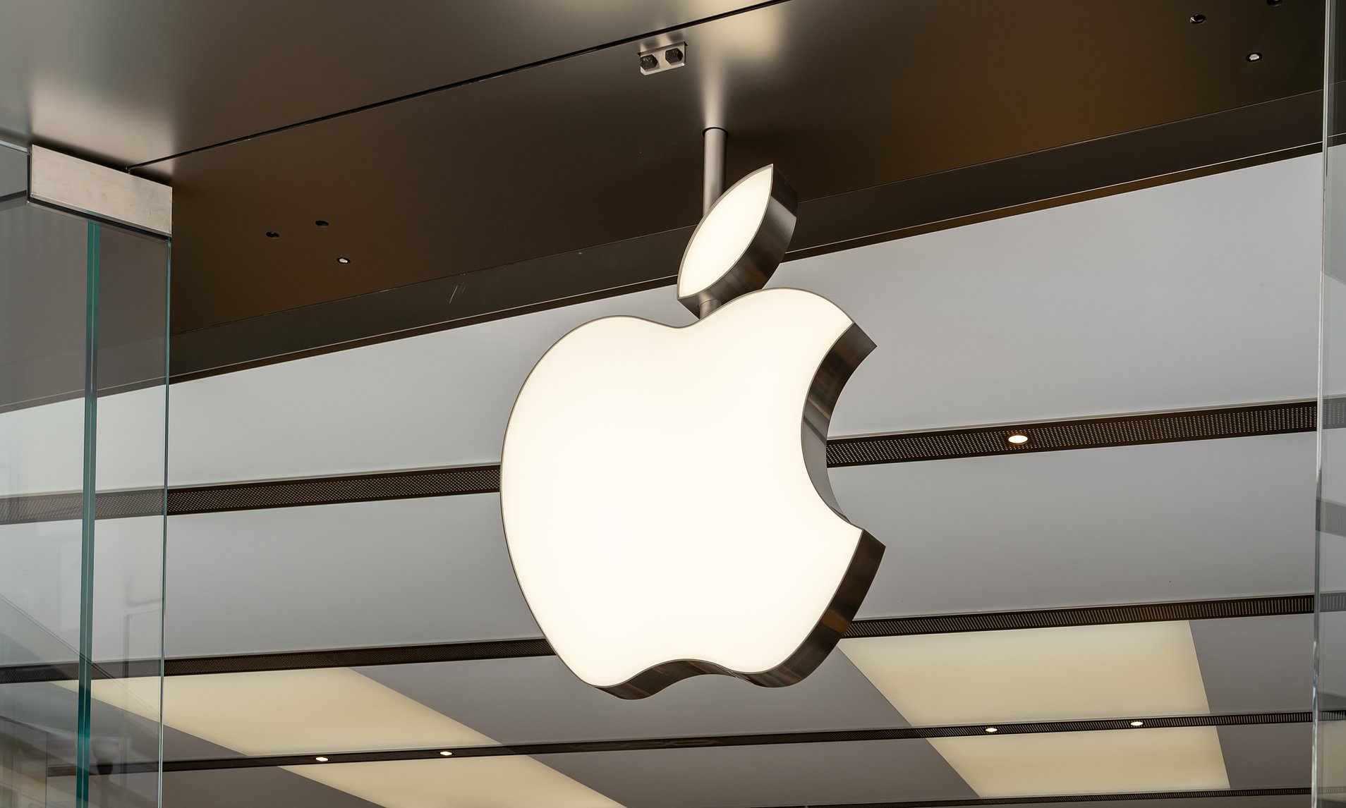 Apple could pay £1.5bn in compensation to Iphone and Ipad users over ...