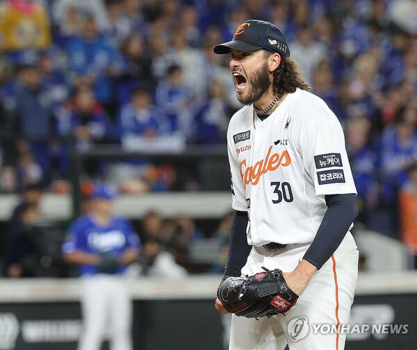 ‘한화 KS 보내줄게!’... ‘독수리 에이스’ 폰세, 5이닝 1실점 9K 호투[PO5]