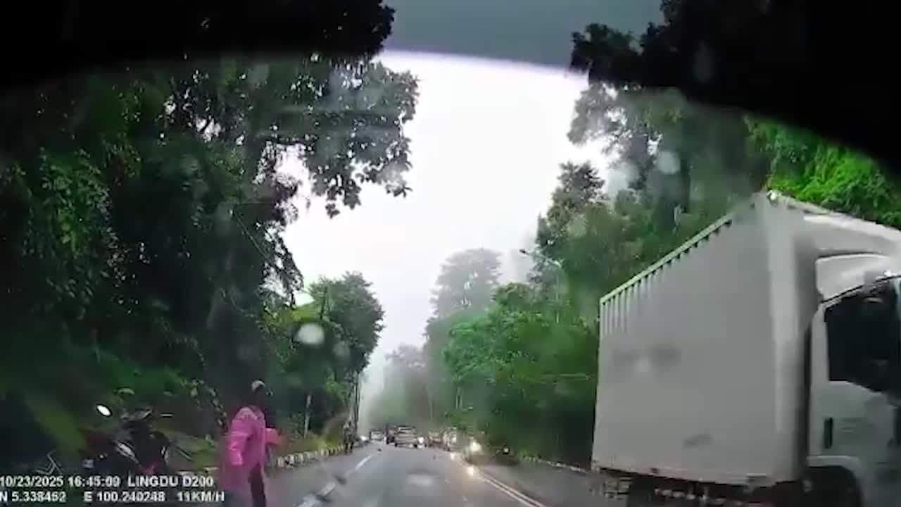 Landslide crashes onto road in front of oncoming cars in Malaysia
