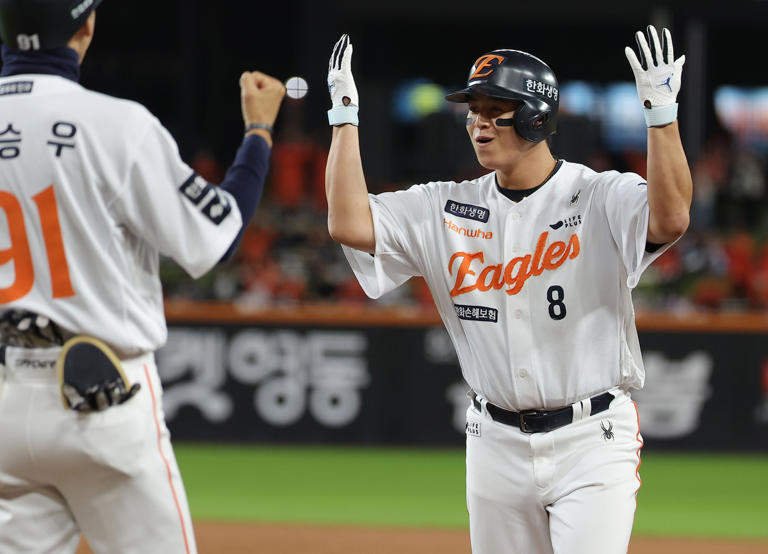 [PO5]한화, 삼성 꺾고 19년 만에 한국시리즈 진출···LG 잡으러 간다