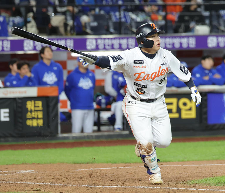 [PO5]한화, 삼성 꺾고 19년 만에 한국시리즈 진출···LG 잡으러 간다