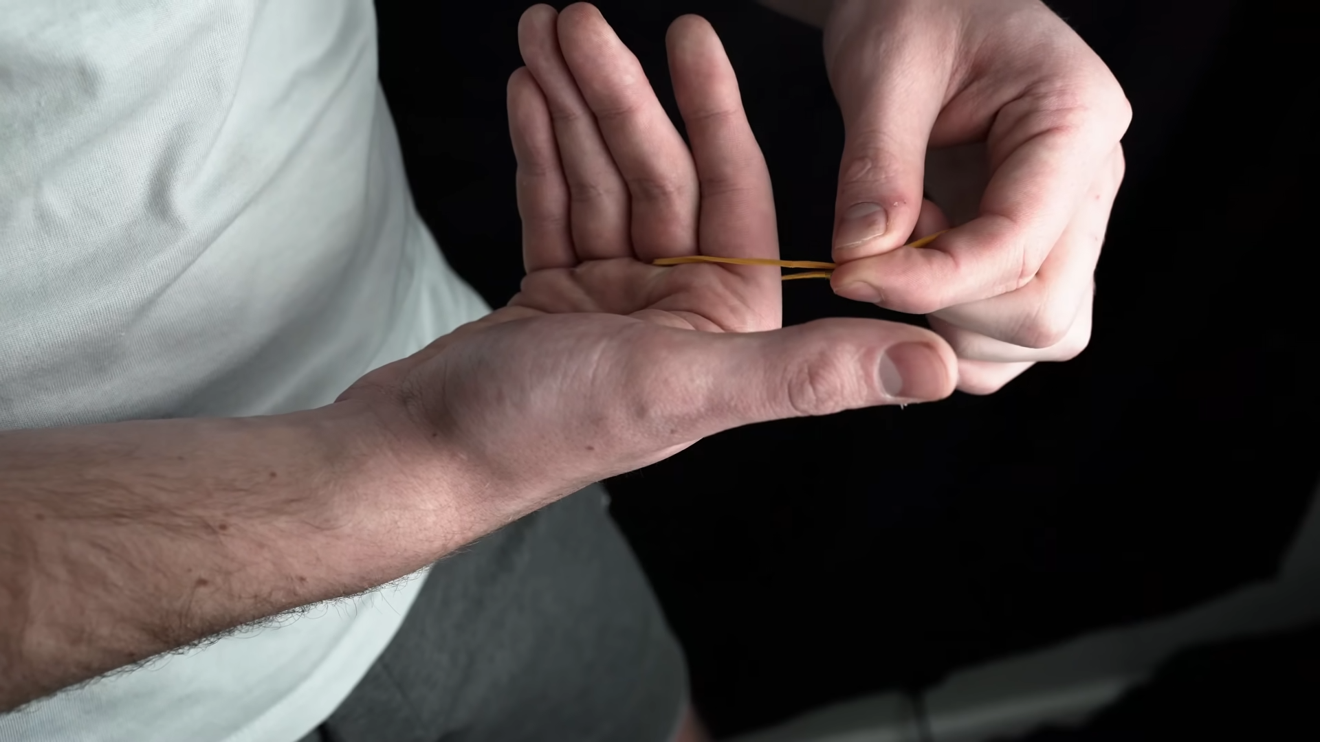 How to perform amazing rubber band illusions