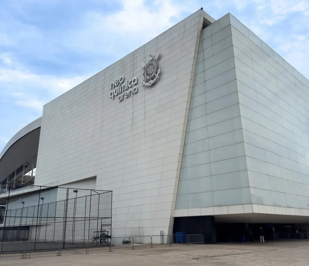 Corinthians decide pagar multa e trocar operação do estacionamento da ...