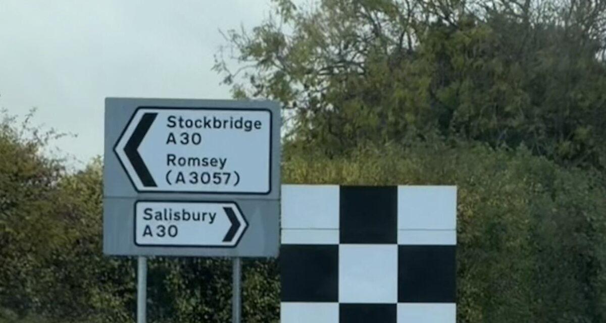 Ce panneau étrange a semé la panique chez les conducteurs… voici pourquoi