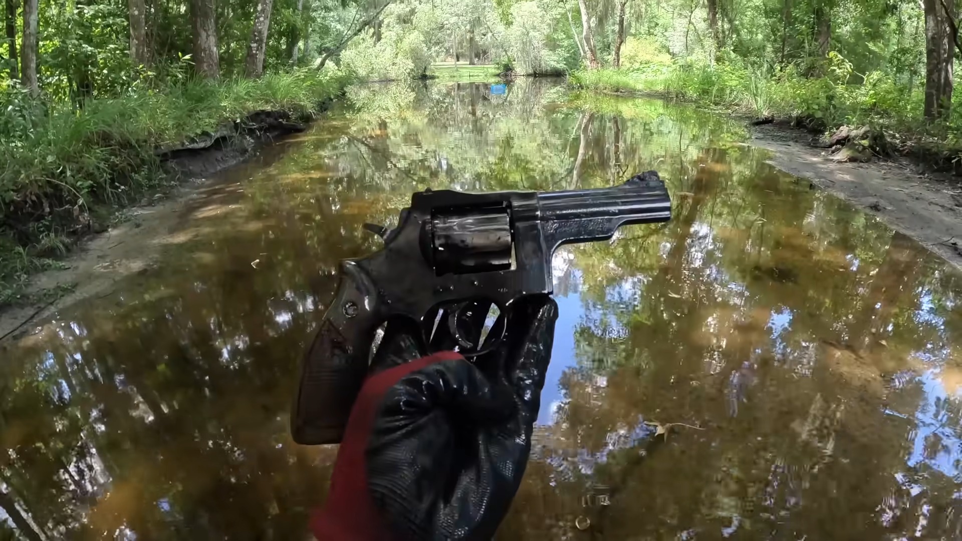 Found a Gun and Handcuffs Magnet Fishing - Police Said “We Need to Talk”