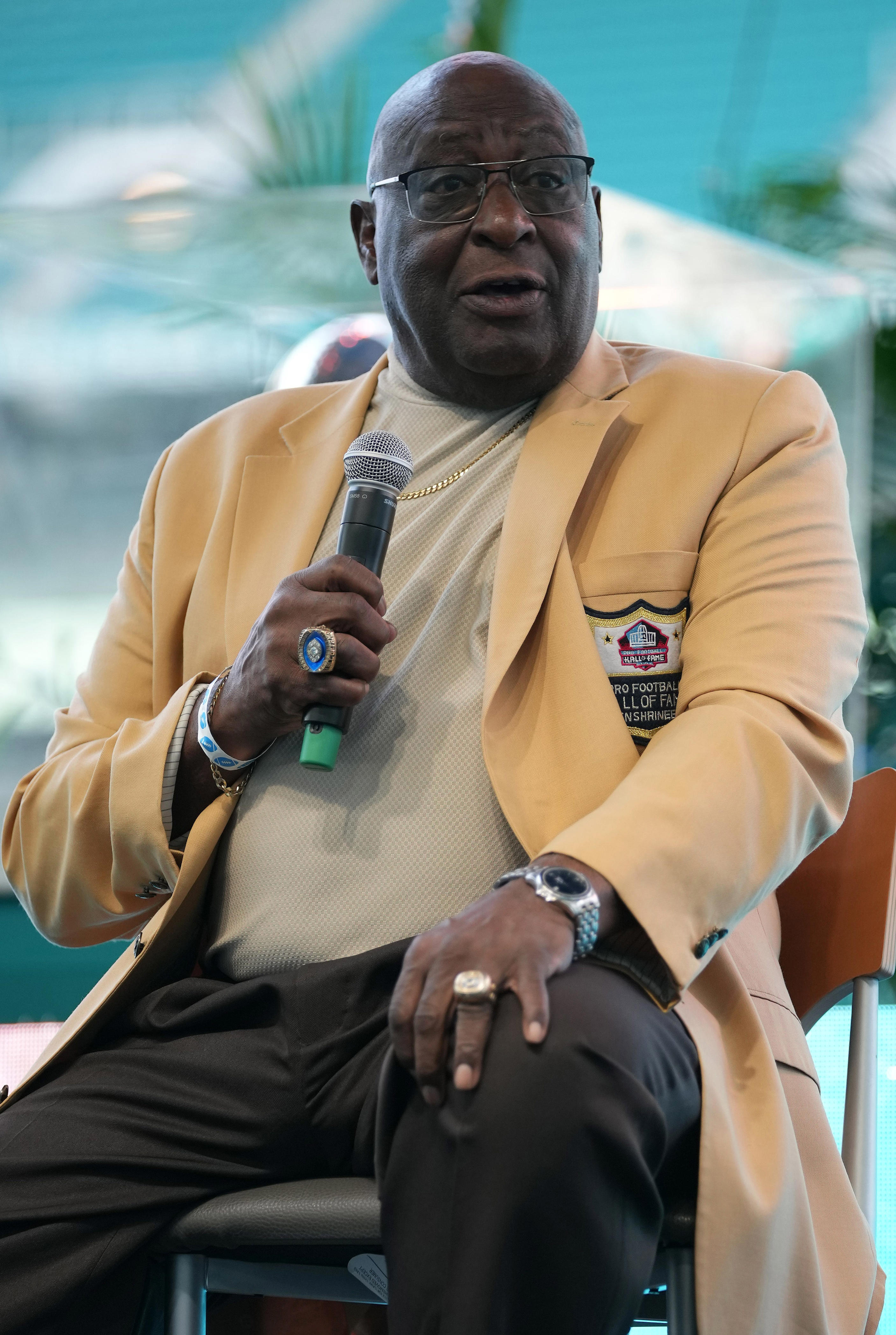 Miami Dolphins legend Larry Little rose from outhouse to penthouse, as ...