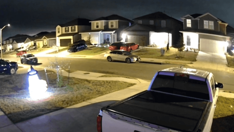 Police seek suspects in overnight car break-ins in Mustang Ridge