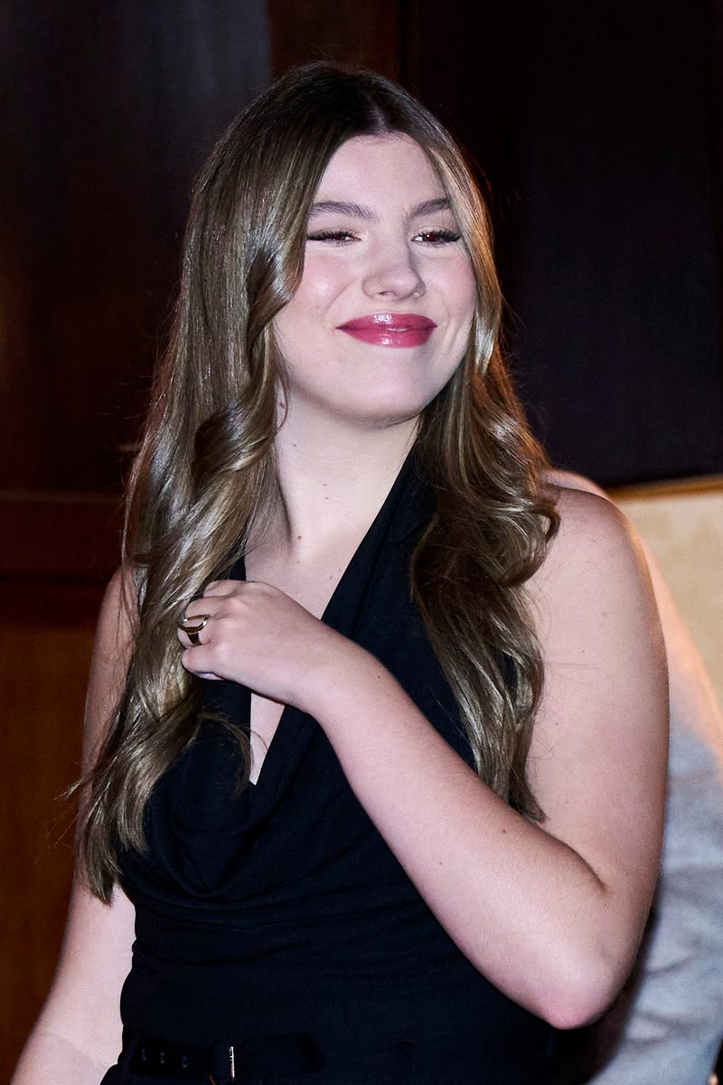 La infanta Sofía estrena el mono más elegante de su armario y hereda el anillo favorito de la ...