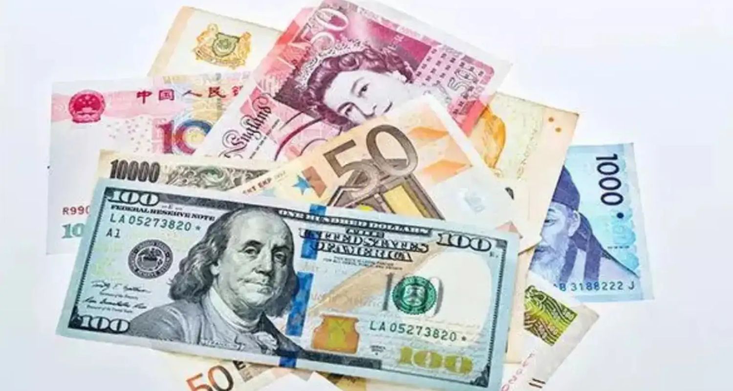 Forex reserves cross USD 700-bn mark, gain USD 4.496 billion