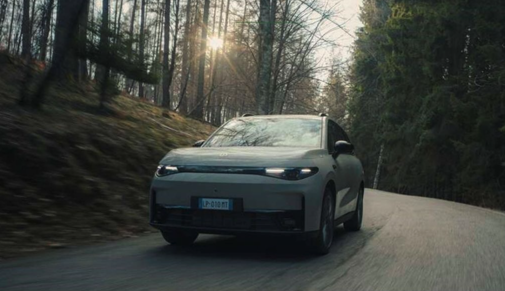 Nuova Leapmotor C10 AWD: doppio motore e architettura a 800 V. Debutto ...