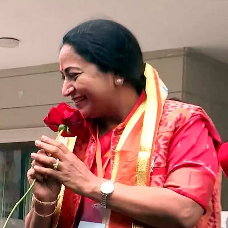 Rekha Gupta sworn in as Delhi CM: Memes featuring Jaya Bachchan ...