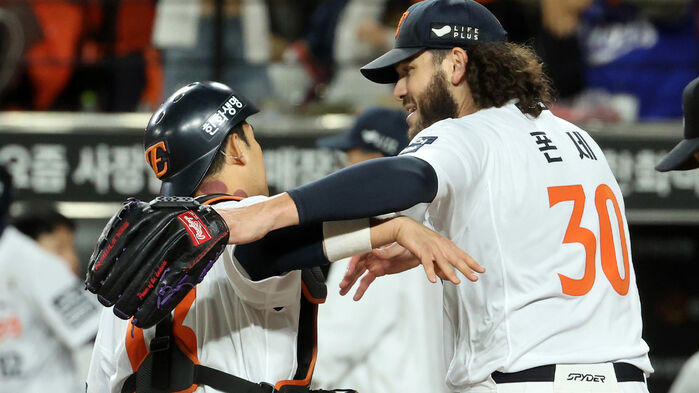 프로야구 한화, 19년 만에 한국시리즈 진출…PO MVP는 문동주