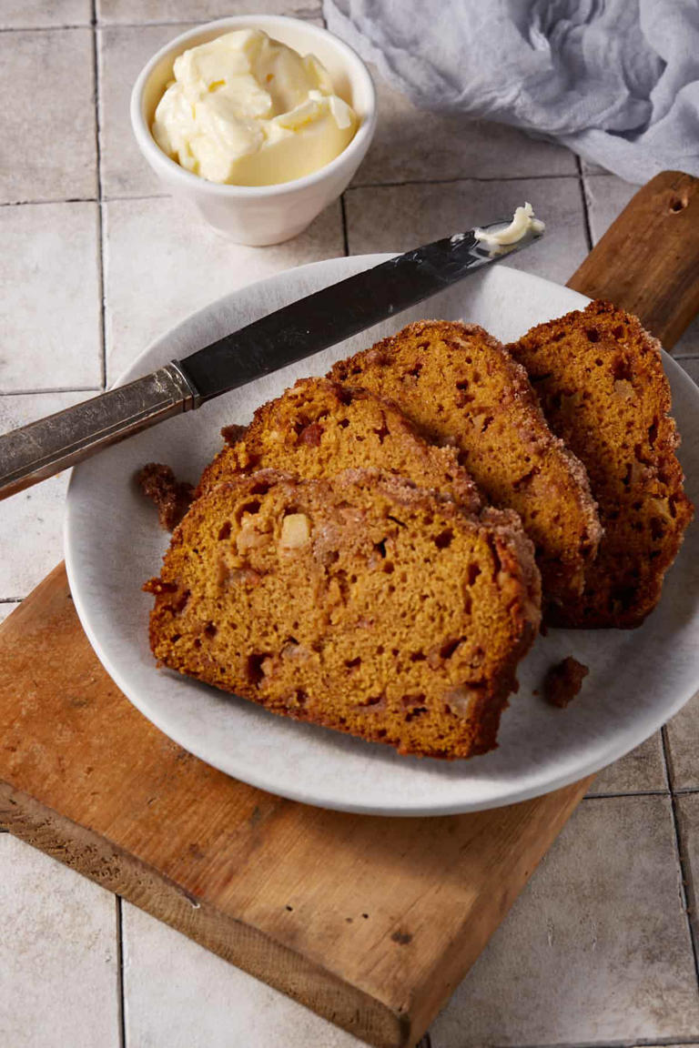 How to Make Pumpkin Apple Bread: No Mixer Needed, Full of Fall Flavor