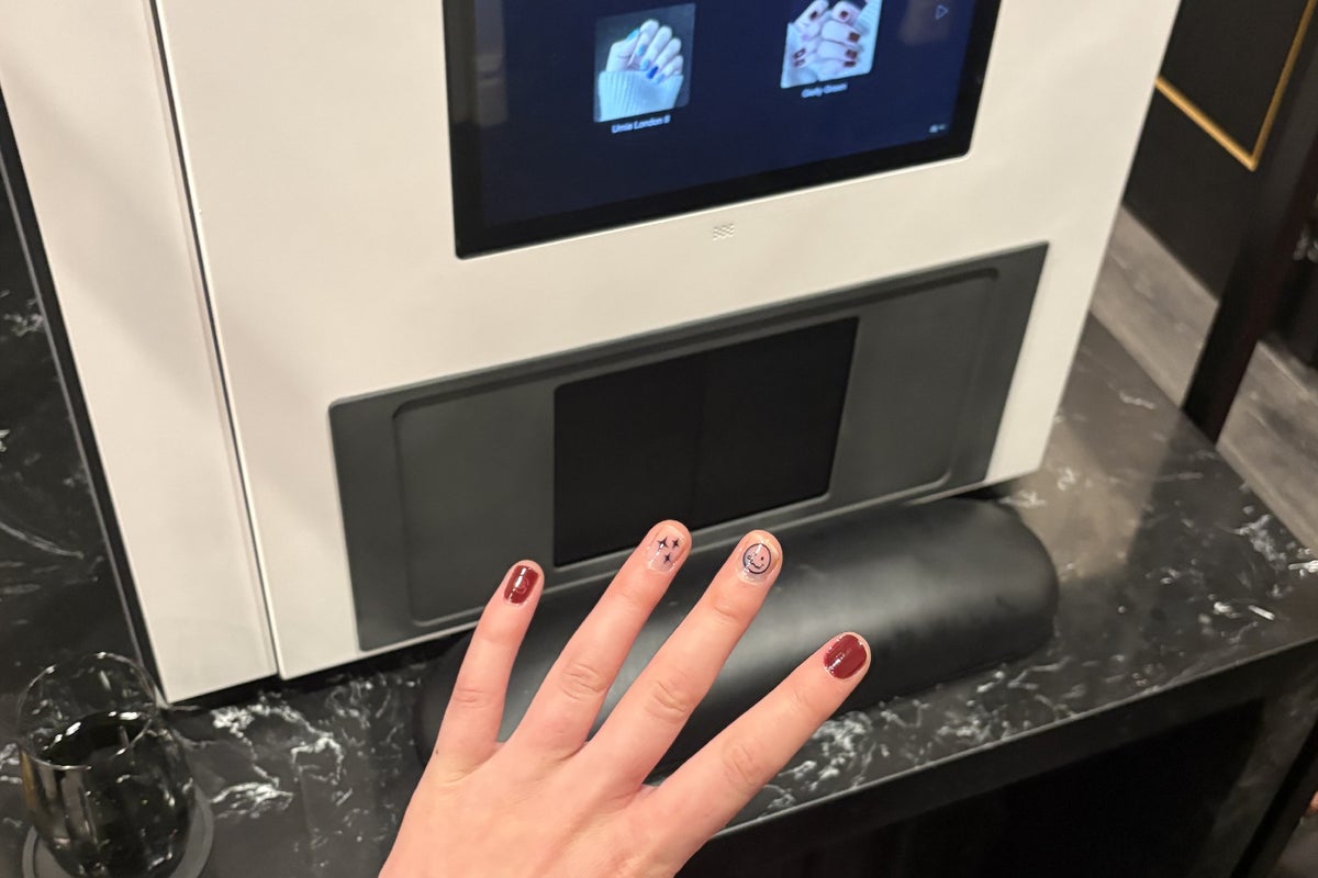 I tried the world’s first ‘AI manicure’ machine. Here’s what happened