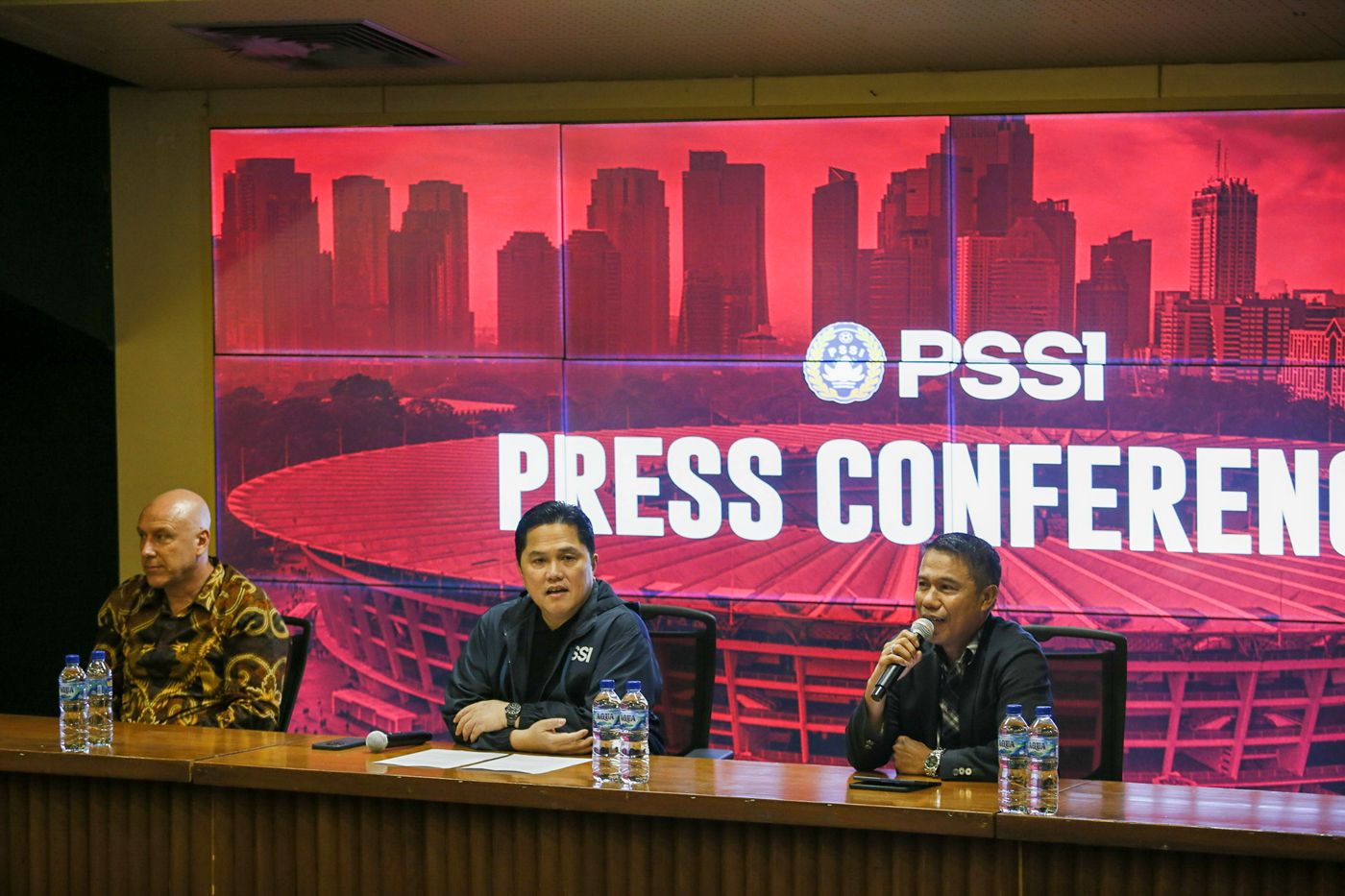 Ketum PSSI Erick Thohir Tegaskan Alex Zwiers, Jordi Cruyff, dan Simon ...
