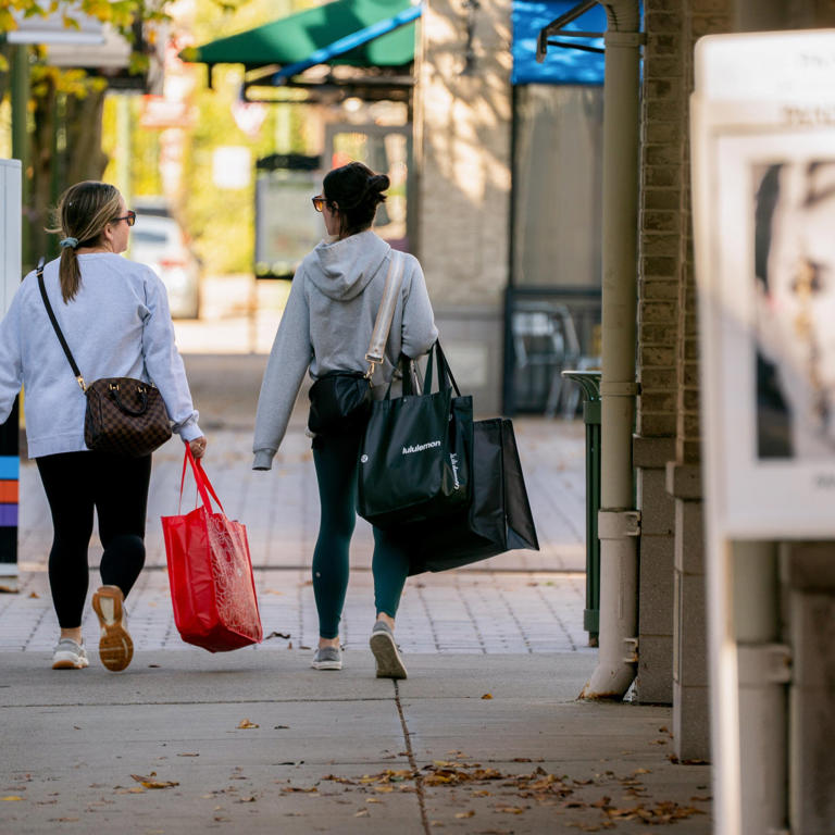 Consumer confidence slumps again amid inflation concerns