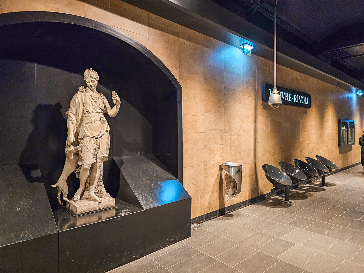 10 Beautiful Paris Metro Stations Worth Stopping For