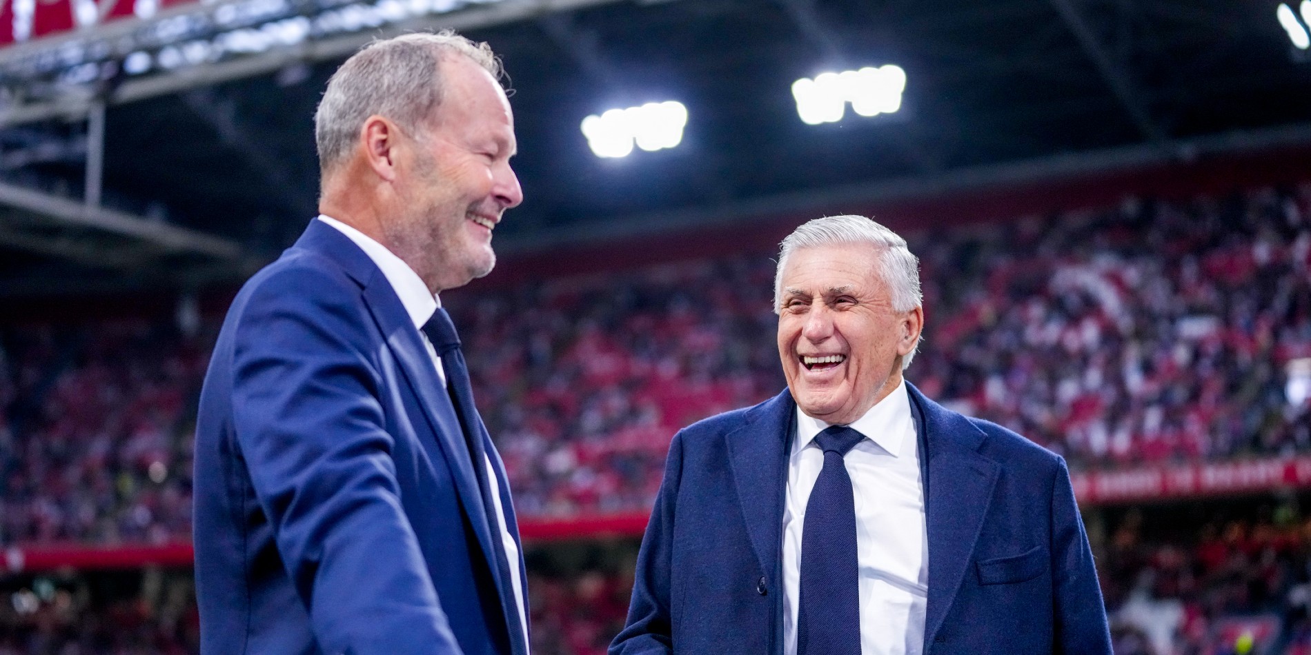 Naam van opvallende hoofdtrainer voor Ajax wordt ontkend: 'Ik ken hem niet'