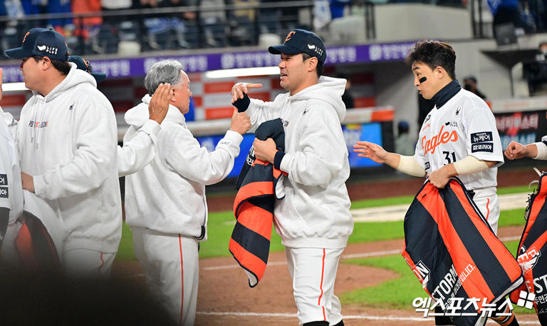 '9년 만의 KS' 김경문 감독 "문동주 이제 선발로 쓴다…LG와 좋은 승부 해보겠다" [PO5]