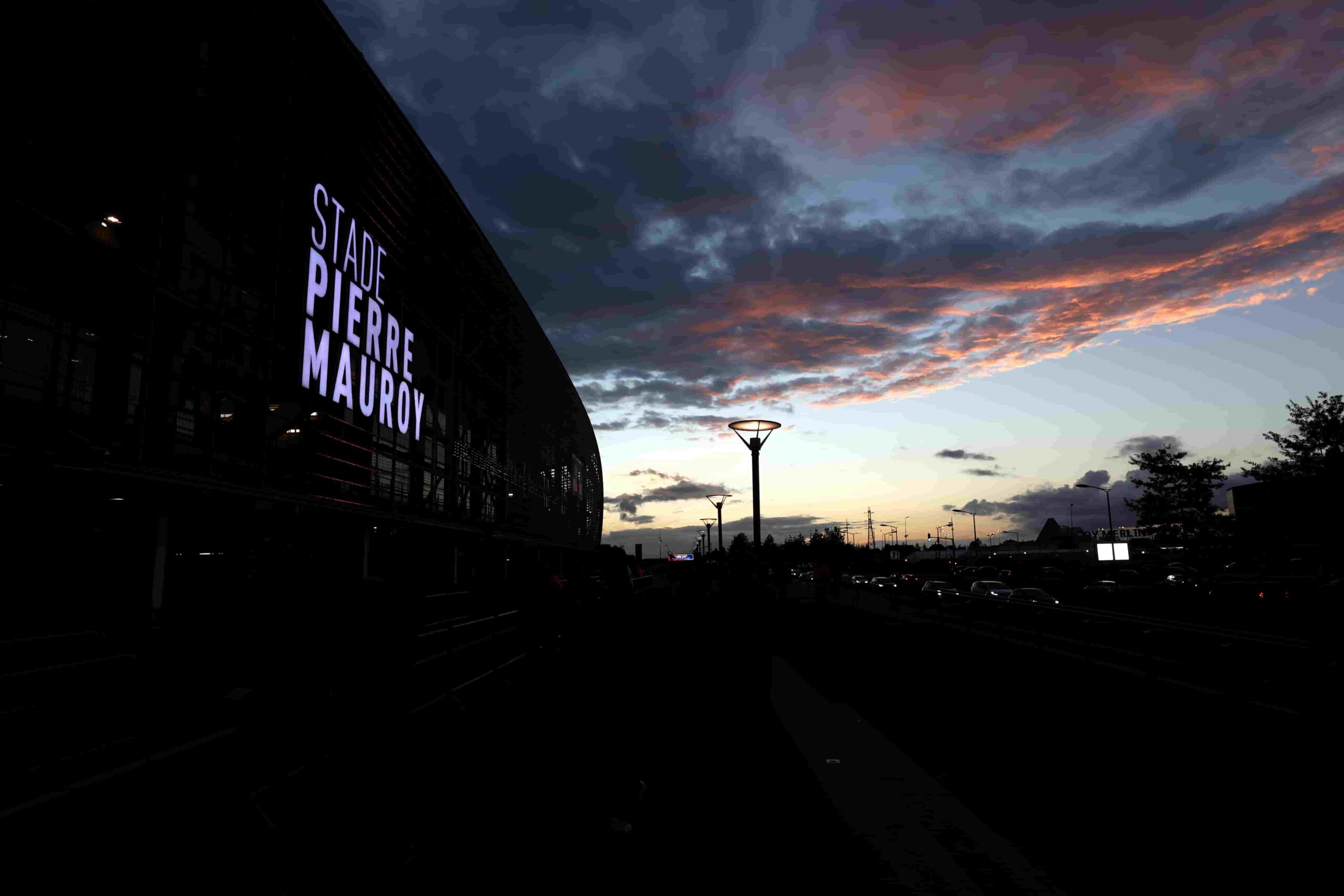 Du Stadium à la Decathlon Arena – Stade Pierre-Mauroy : Deux enceintes ...