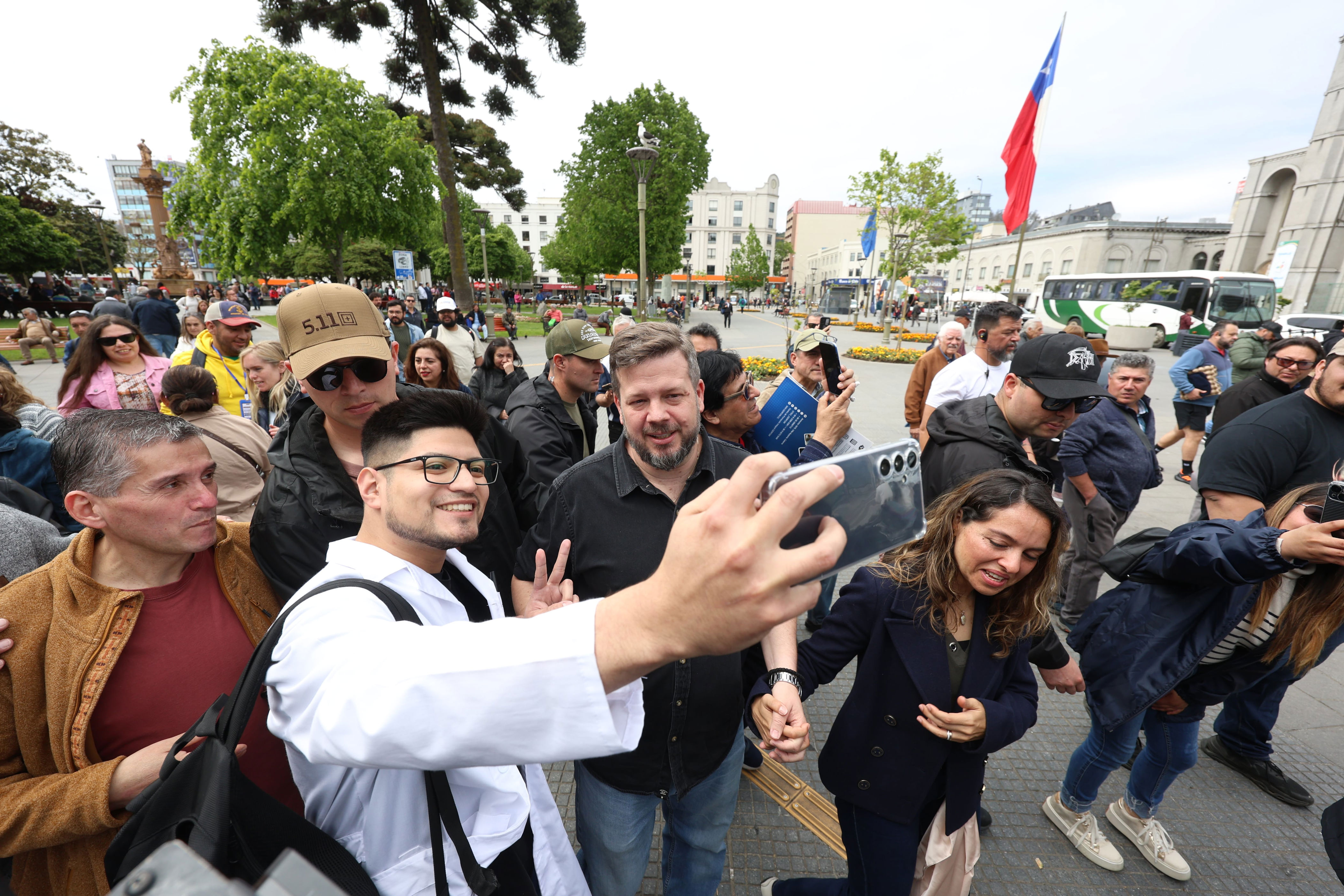 Kaiser se acerca a Bukele y anuncia una medida inédita en Chile sí sale ...