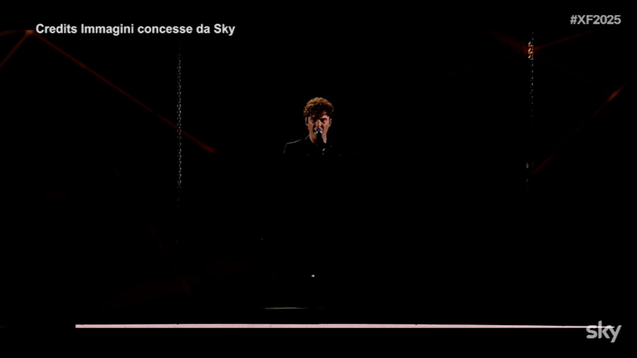 X Factor, la voce di PierC incanta il pubblico del Live Show con 'Rocket man'