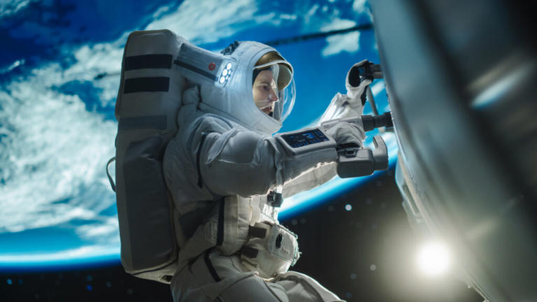 13 things that are easy to do on Earth, but impossible in space