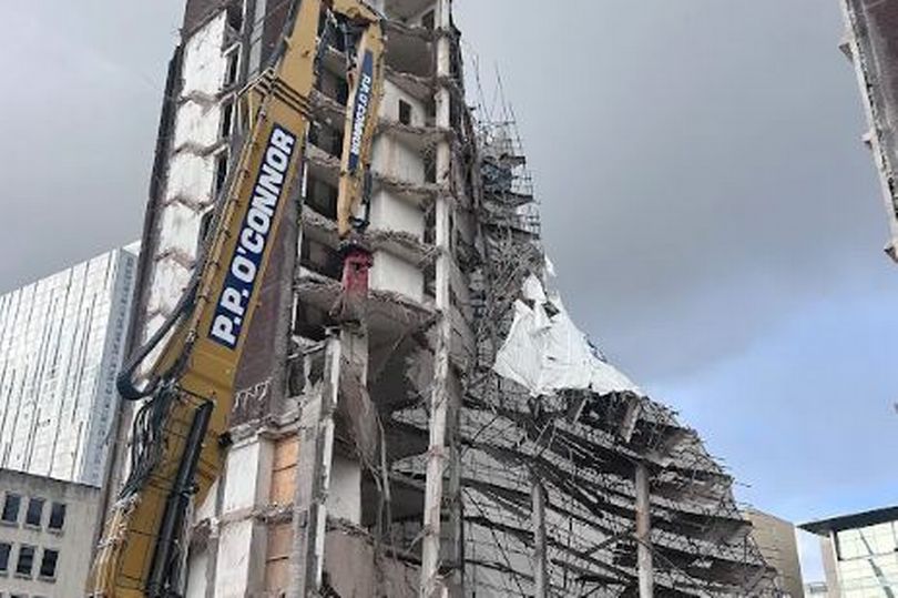 Live: Building collapses in Manchester after 'strong earthquake like ...