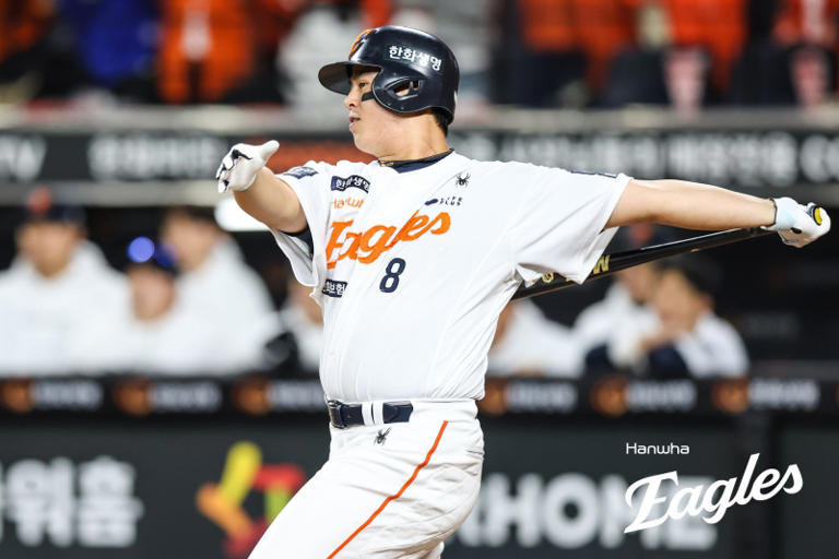 첫 가을야구 맞아? 7안타·4타점·6득점 합작...노시환·문현빈, LG 심장 겨냥 [PO5 스타]