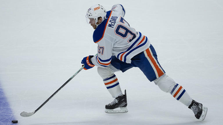 Oilers’ Connor McDavid joins exclusive group with Sidney Crosby ...