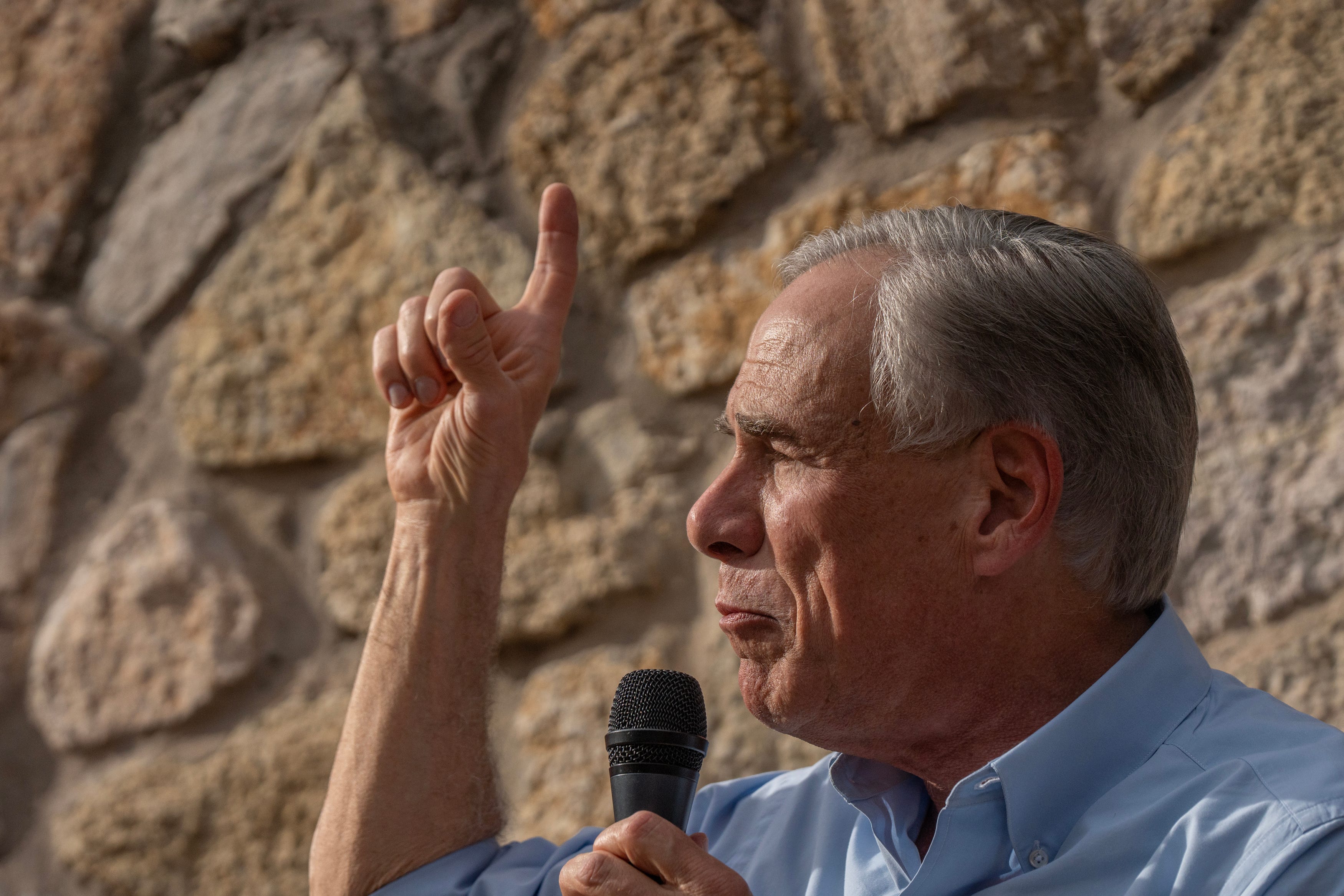 Gov. Greg Abbott rallies El Paso voters ahead of Nov. 4 election on 17 ...
