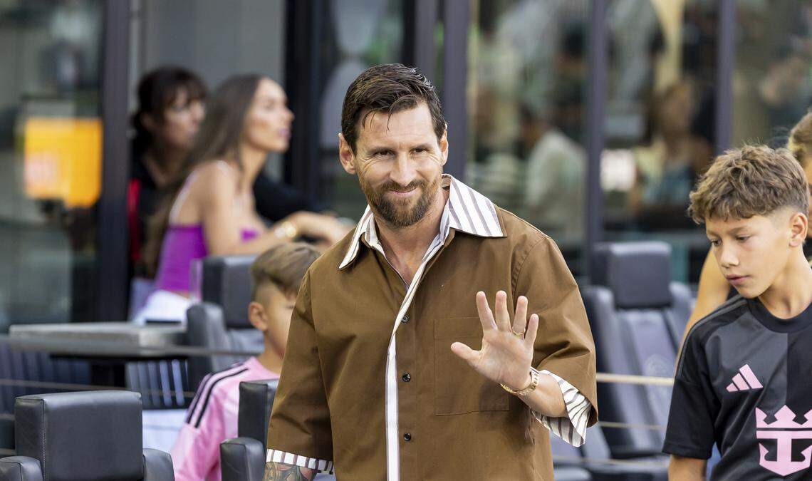 How a celebrity-fueled world event ended up in Miami and lured Trump ...