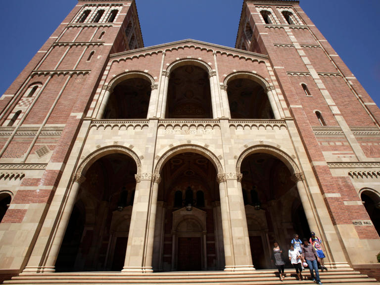 I'm a UCLA student. Here's how I get the most out of OpenAI's new Atlas ...