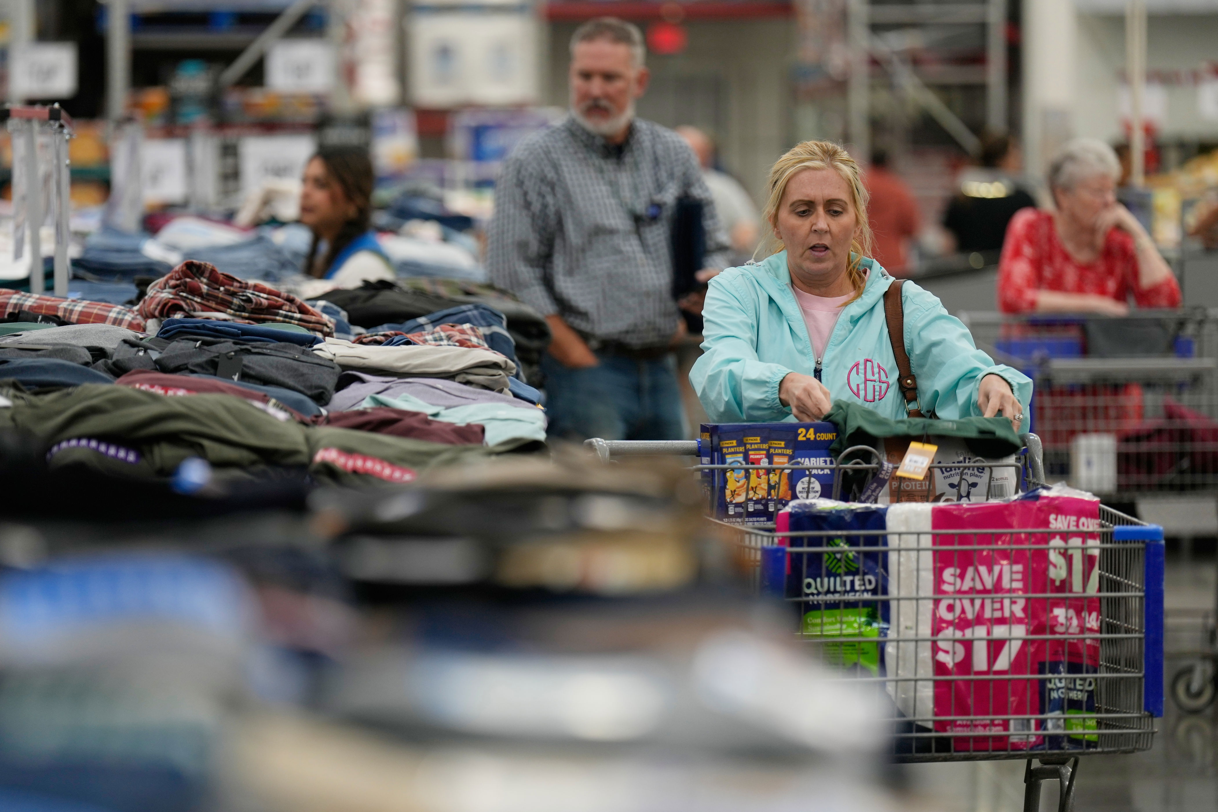 US consumer prices rise less than expected before Fed decision