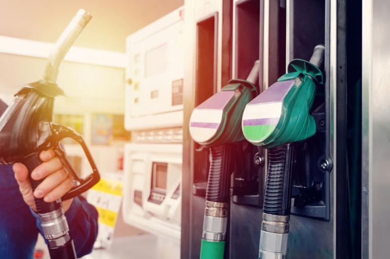 Benzina sempre più giù, il diesel frena la discesa: cosa sta succedendo
