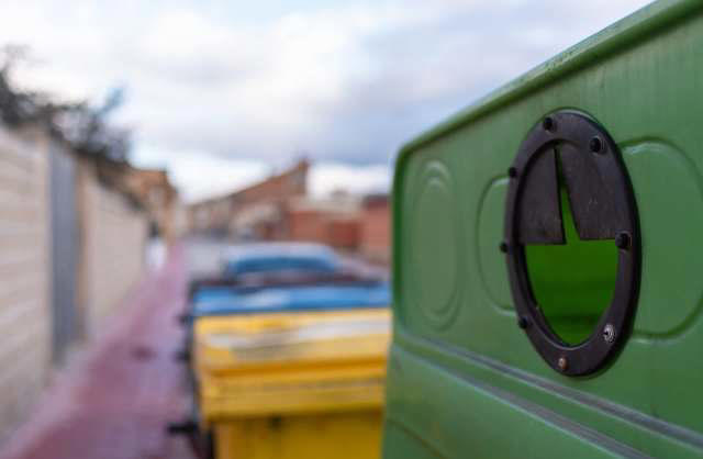 Dumpster diver shares photo of incredible discovery in local trash can ...