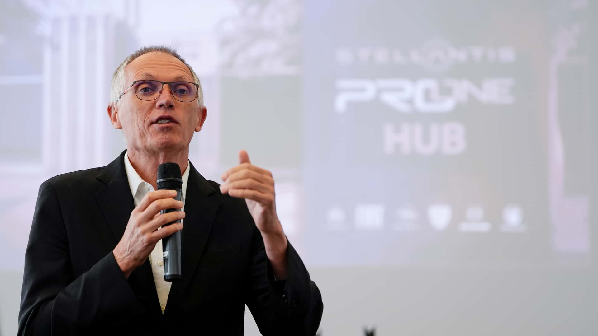 Carlos Tavares met en garde contre une possible scission de Stellantis