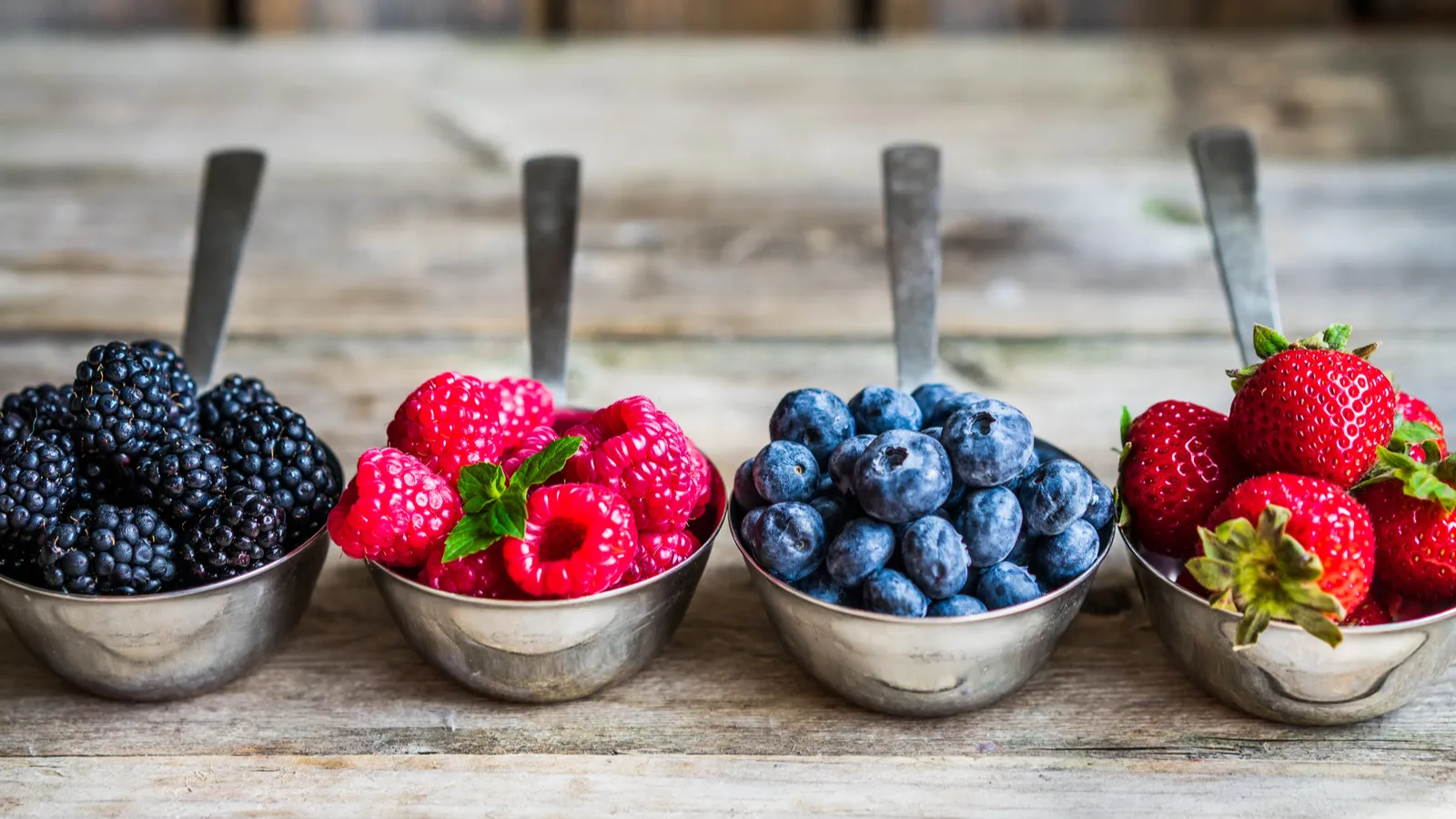 16 foods that improve skin health and glow