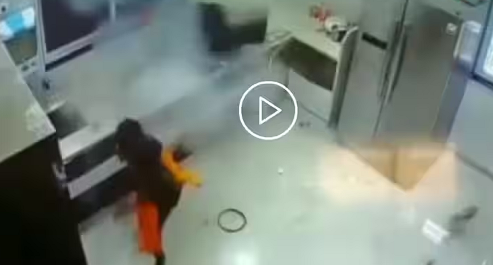 Pressure Cooker Turns Into a Bomb: Woman Narrowly Escapes as Explosion ...