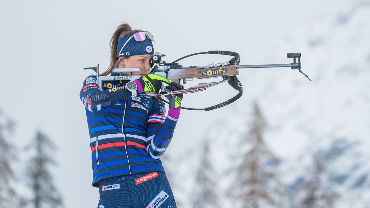 D'autres biathlètes de l'équipe de France ont soupçonné Julia Simon