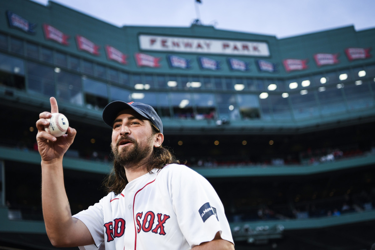 Best-Selling Folk Singer Announces Surprise Collaboration With Health-Conscious Soda Brand