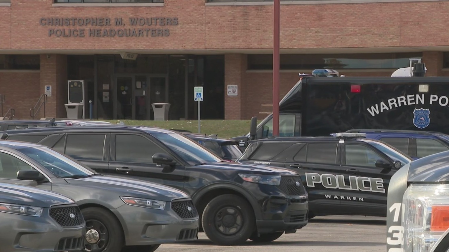 Warren police officer charged with embezzlement