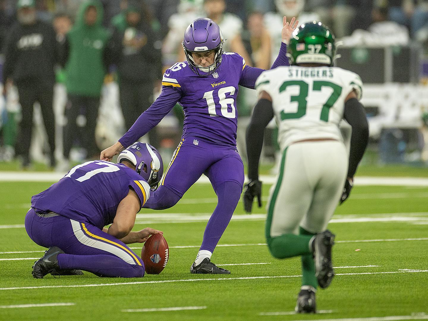 RandBall: Al Michaels gently mocks NFL for Will Reichard’s wire kick