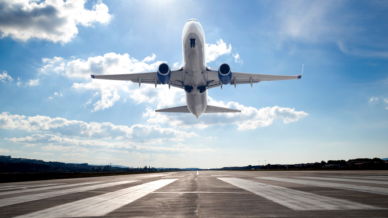 Know How Old Your Airplane Is In Seconds With This Simple Trick