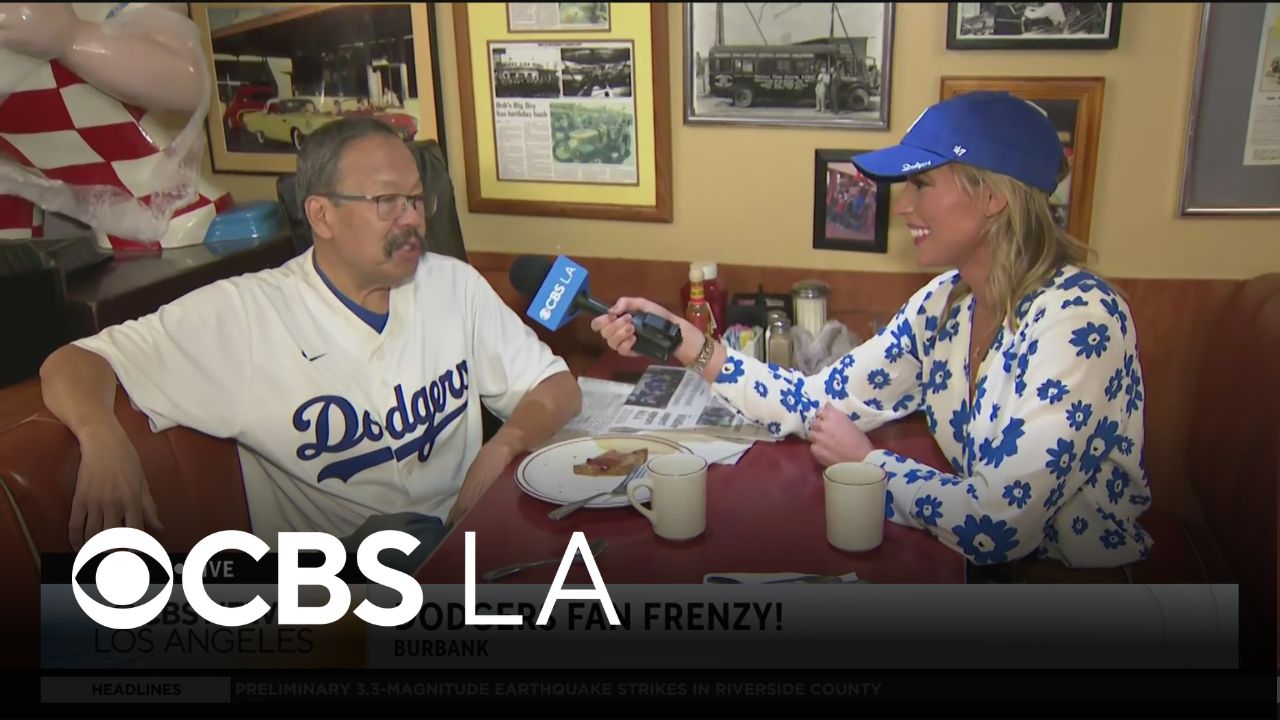 Chatting with Dodgers fans at the Burbank Bob’s Big Boy ahead of the ...