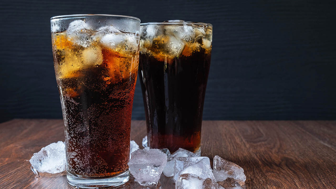 Time Lapse Shows What Happens to a Glass of Coke and Coke Zero After ...