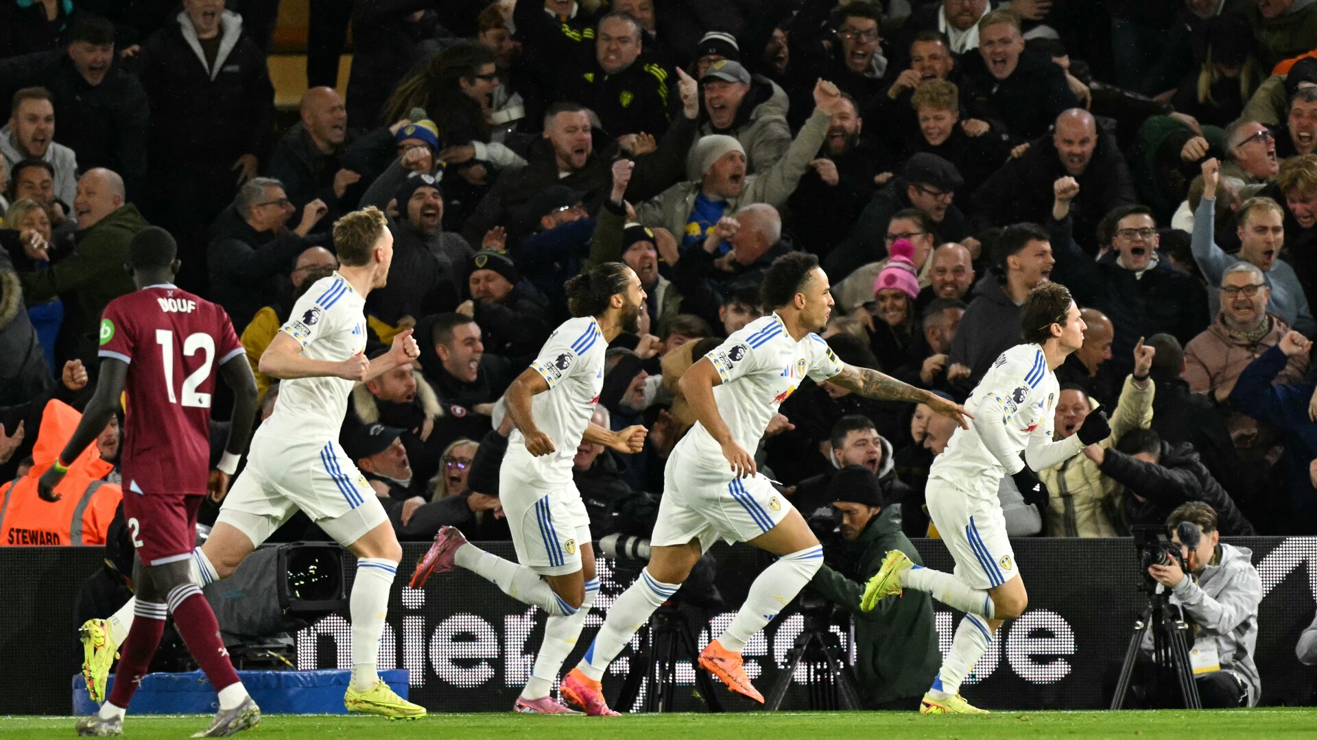 Leeds 2-1 West Ham: Aaronson, Rodon pile misery on dull Irons