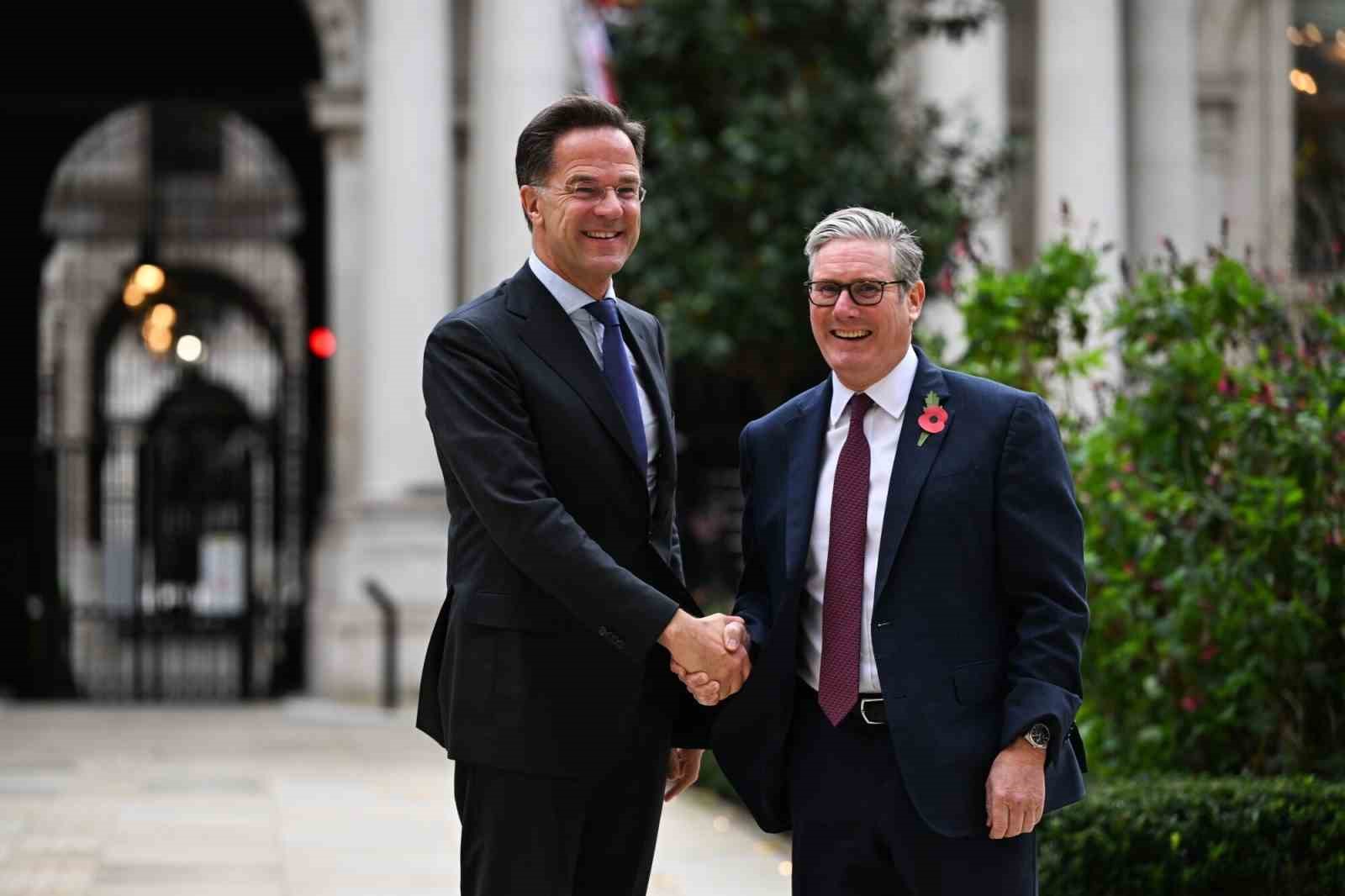 Zelenskiy: "Tüm Rus petrol şirketlerinin dünya pazarına erişimi kesilmeli"